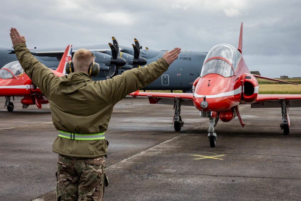 Les Red Arrows en route vers le Canada. — avionslegendaires.net