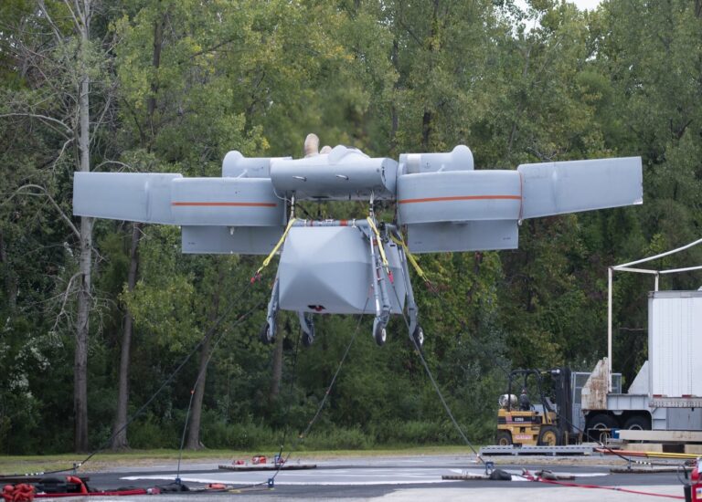 Premier vol (entravé) du Piasecki ARES. — avionslegendaires.net