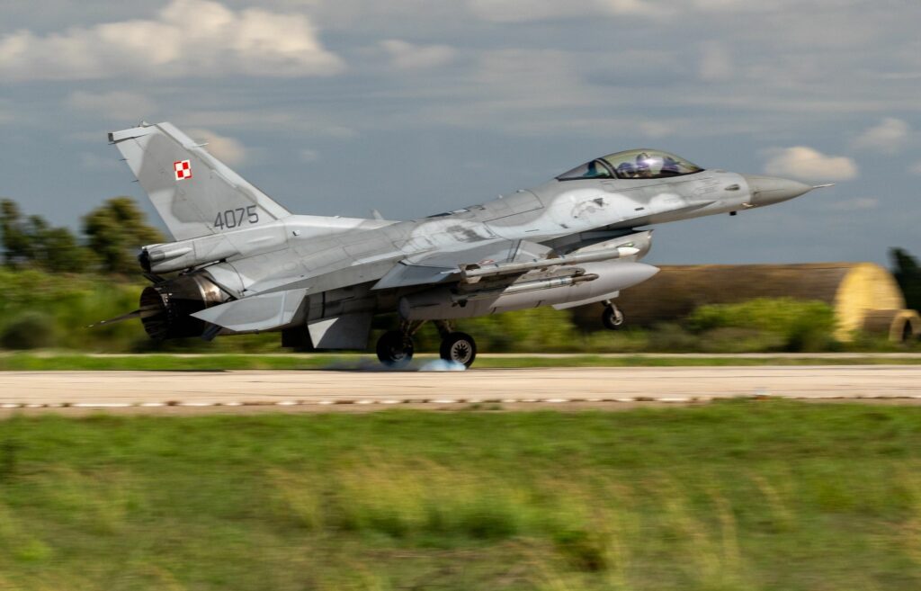 Des Lockheed-Martin F-16V Viper bientôt aux couleurs de la Pologne ...