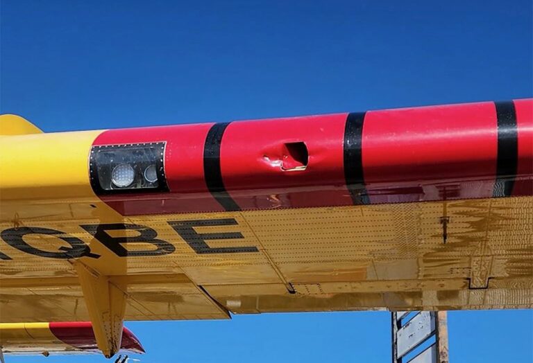 Un Bombardier CL-415 québécois heurté par un drone au-dessus de Los ...