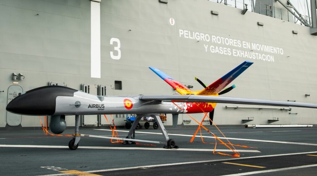 Airbus Defence teste la navalisation de son drone SiRTAP ...