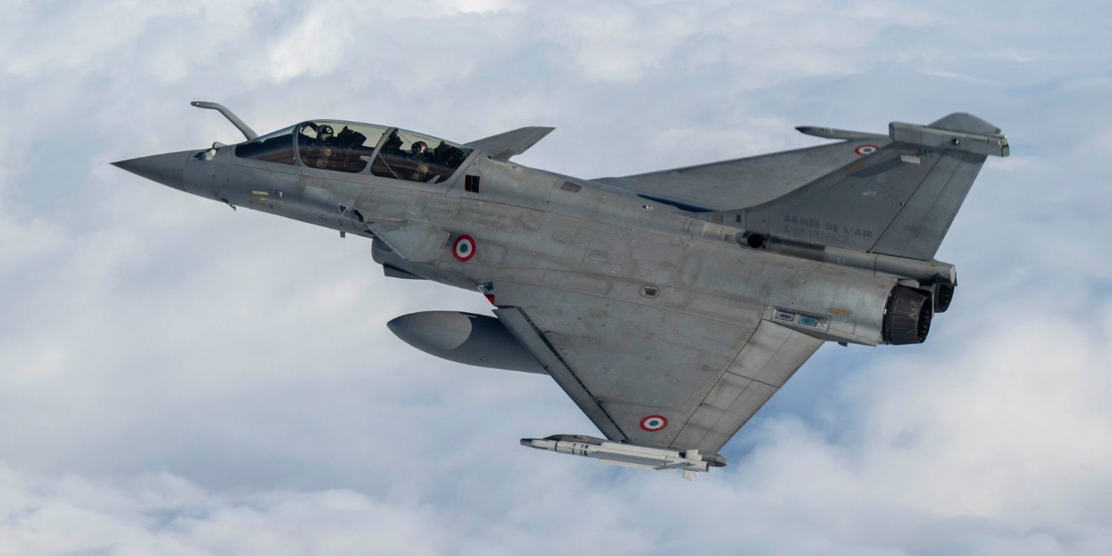 Des Rafale français ont intercepté deux avions russes hostiles ...