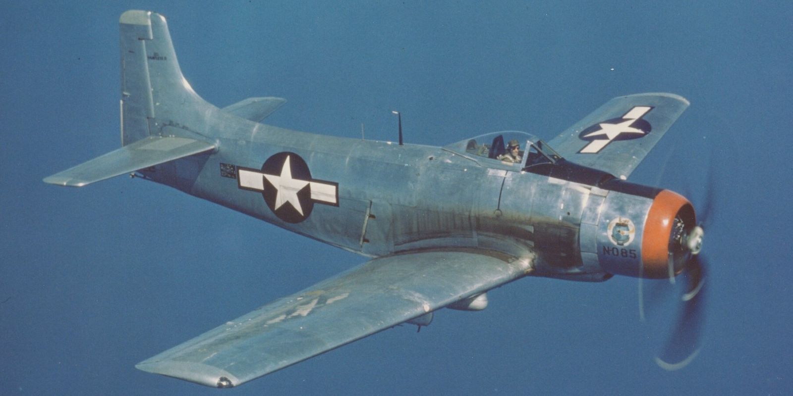 Il y a 80 ans volait le Douglas XBT2D, prototype du mythique Skyraider ...