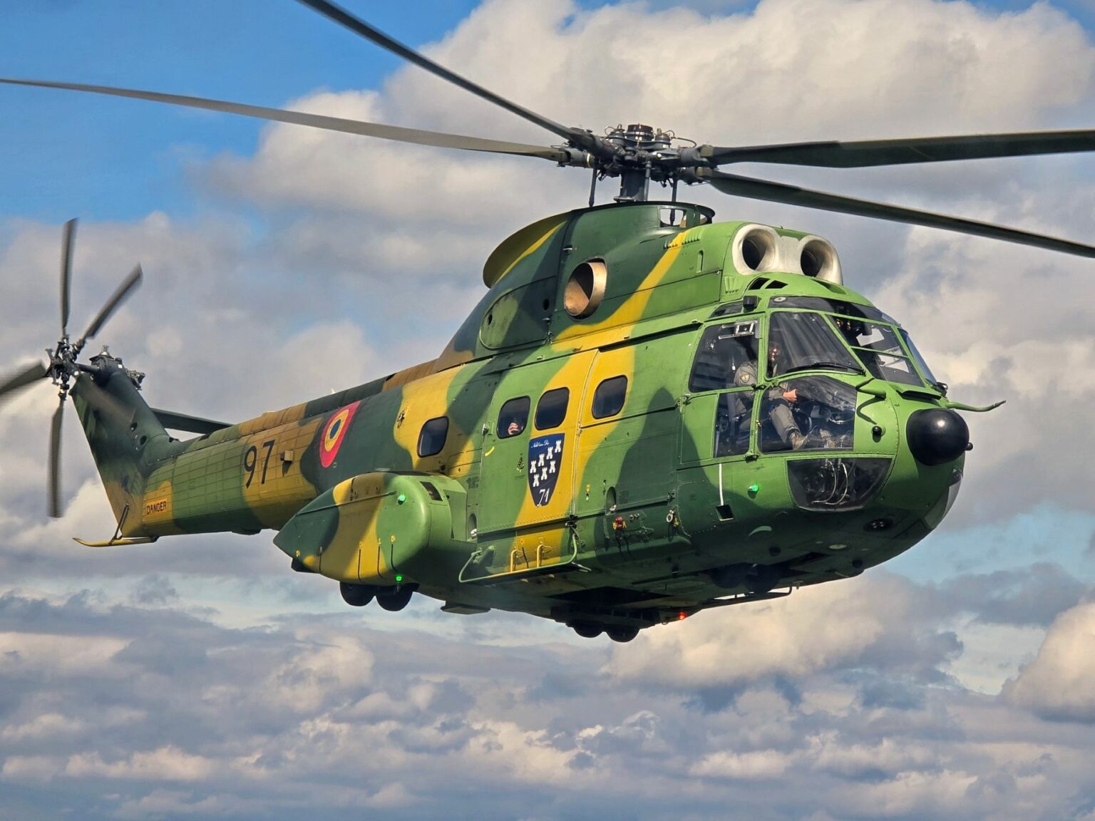 La Roumanie a déployé ses Puma en Bosnie-Herzégovine. — avionslegendaires.net