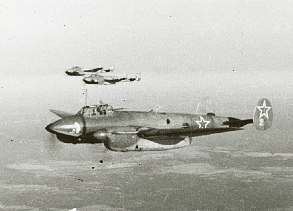 Les avions de la Libération, partie 2 : le Petlyakov Pe-2 ...