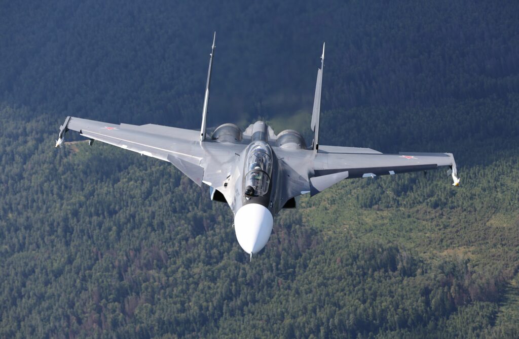 La beauté froide du Sukhoi Su-30 Flanker-H. — avionslegendaires.net