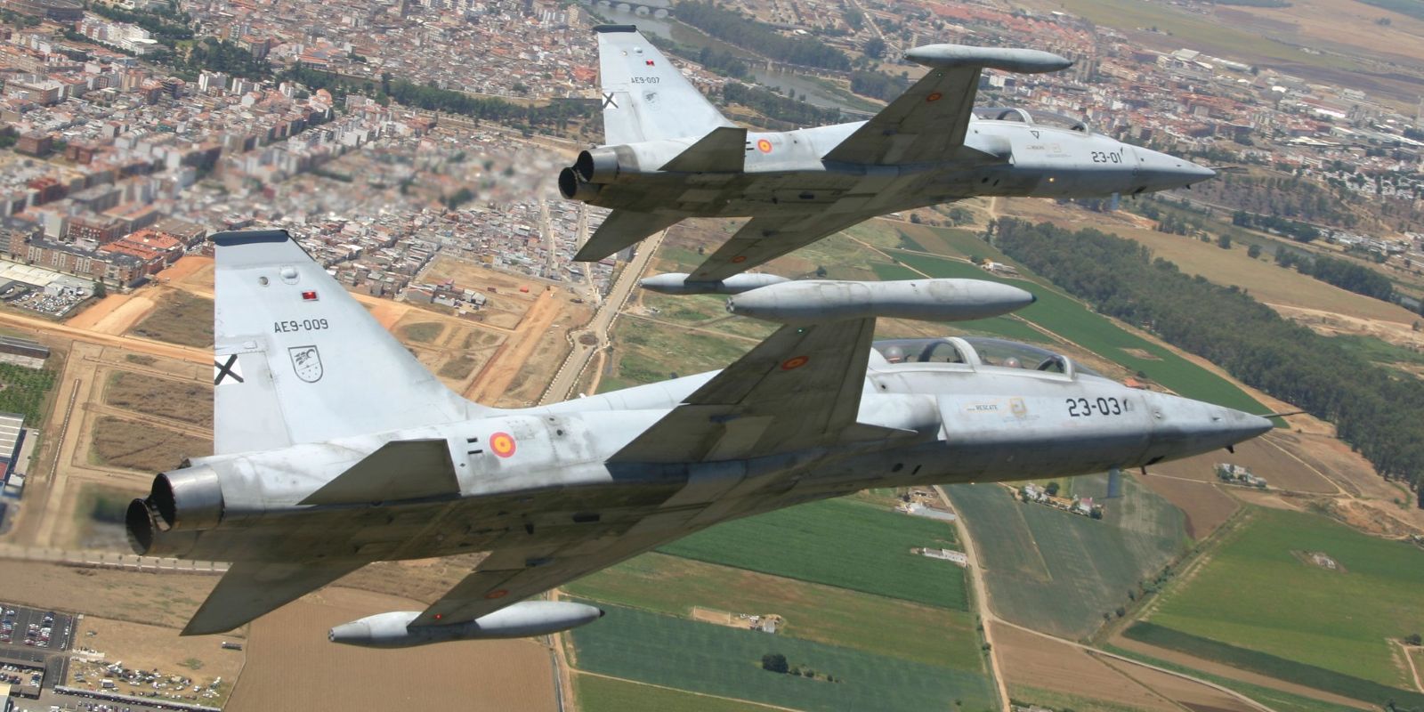 L'Espagne remplacera ses Northrop F-5BM Freedom Fighter par des TAI Hürjet. — avionslegendaires.net