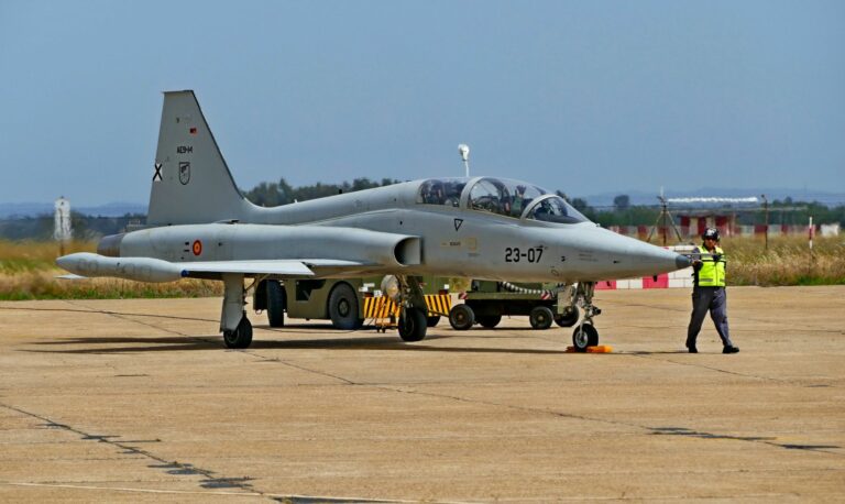 L'Espagne remplacera ses Northrop F-5BM Freedom Fighter par des TAI Hürjet. — avionslegendaires.net