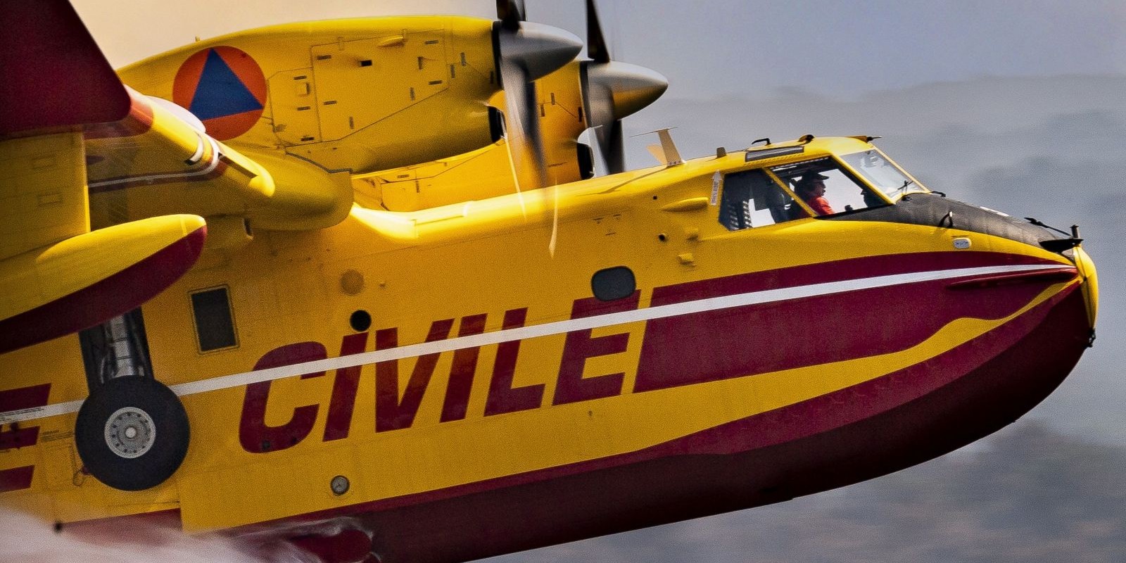 À Marseille les Canadair bombardent même en ville ! — avionslegendaires.net