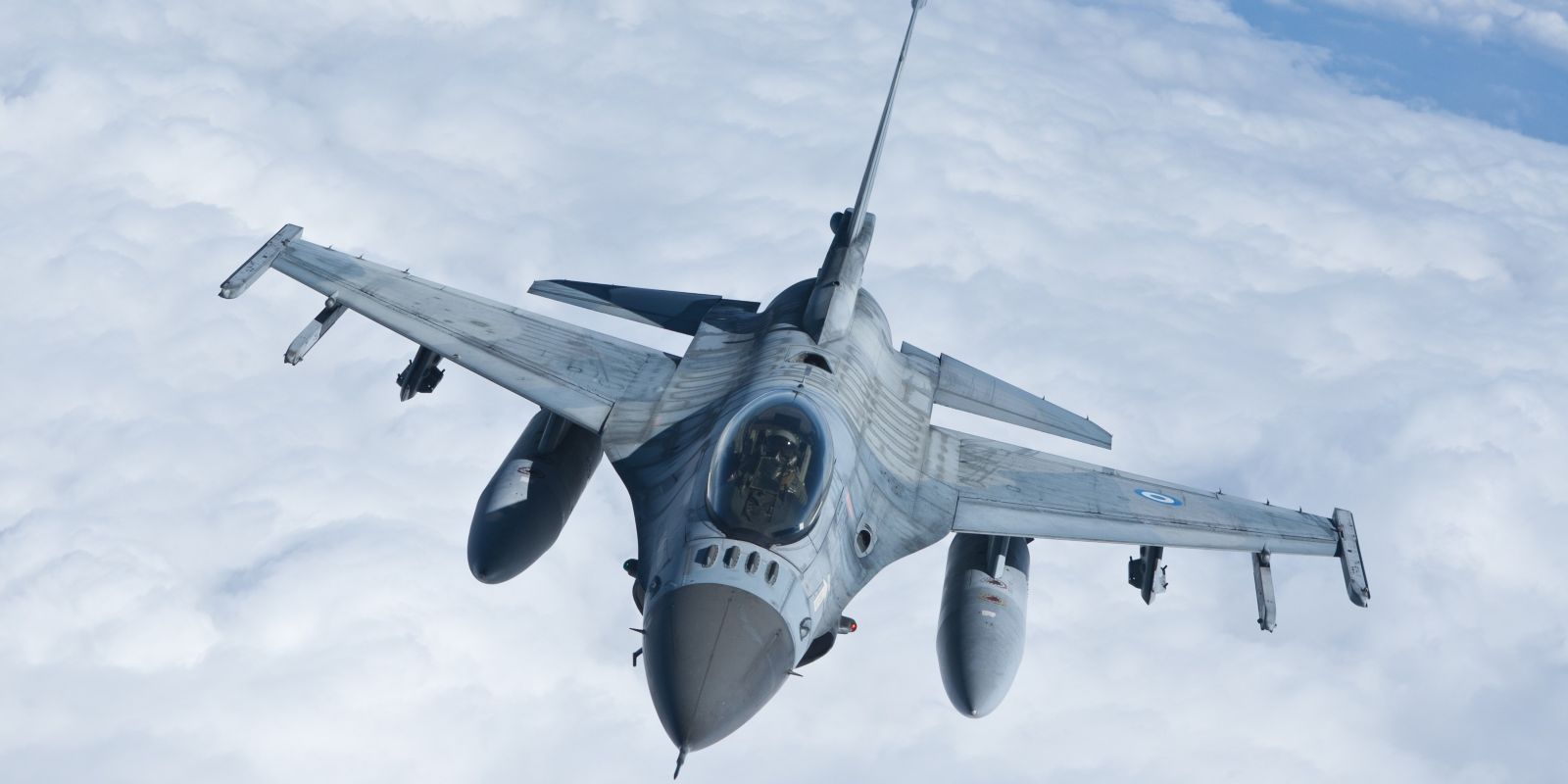 F-16, Mirage 2000, et Rafale grecs cloués au sol... pour cause de canicule ! — avionslegendaires.net