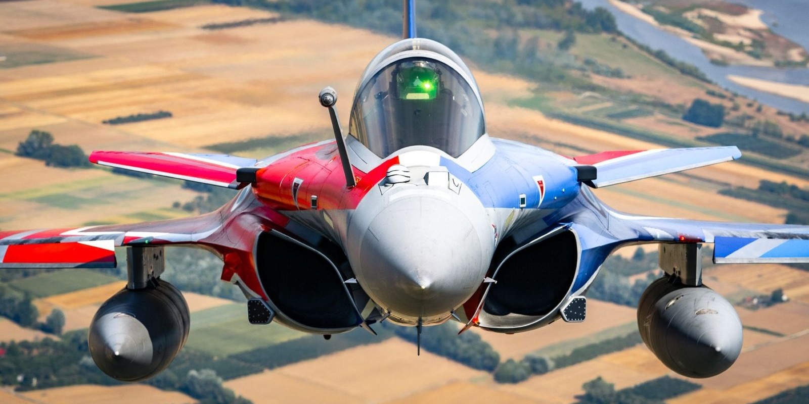 L'élégance naturelle du Rafale Solo Display. — avionslegendaires.net