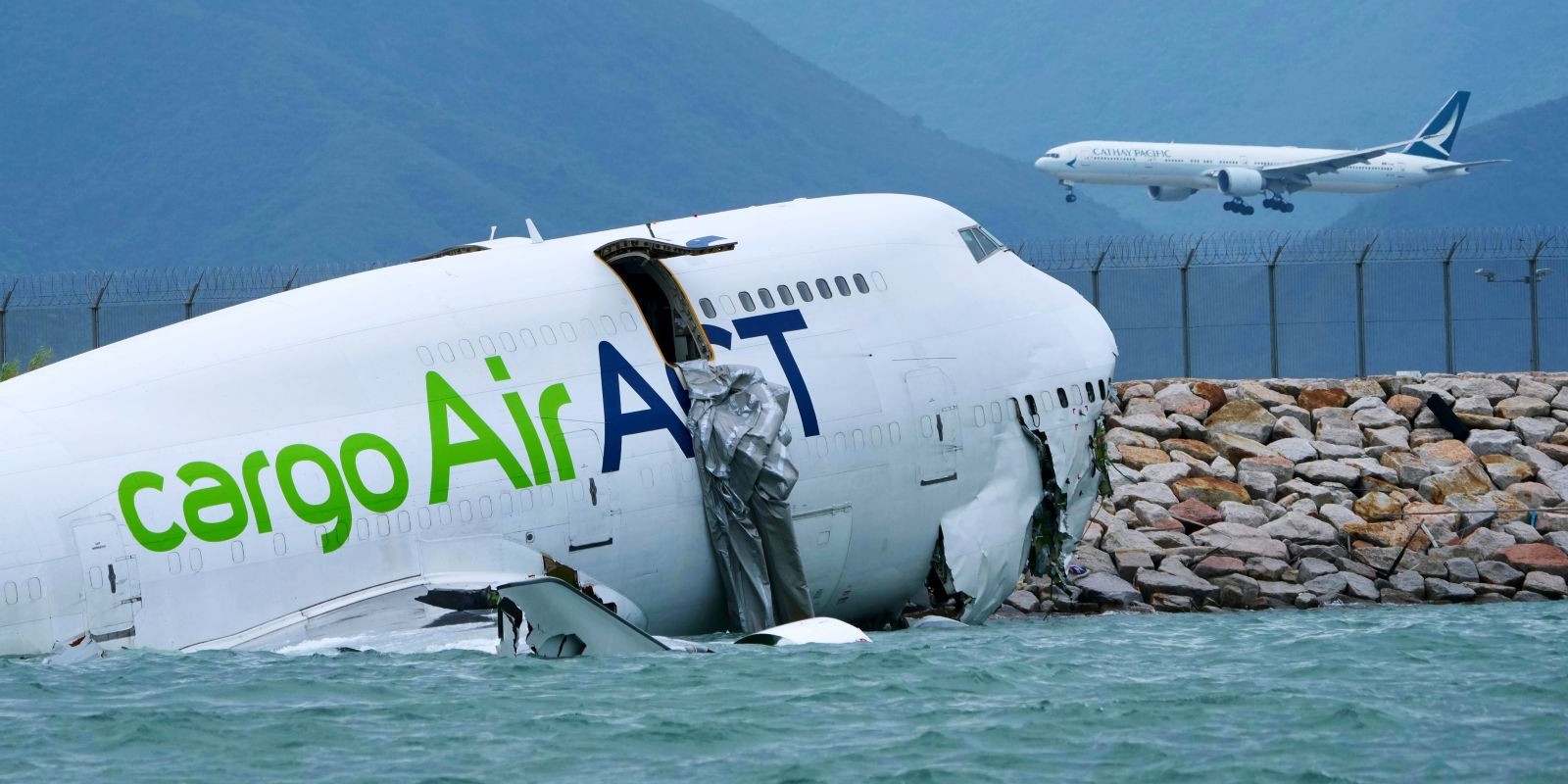 Atterrissage mortel d'un Boeing 747-400 à Hong-Kong. — avionslegendaires.net