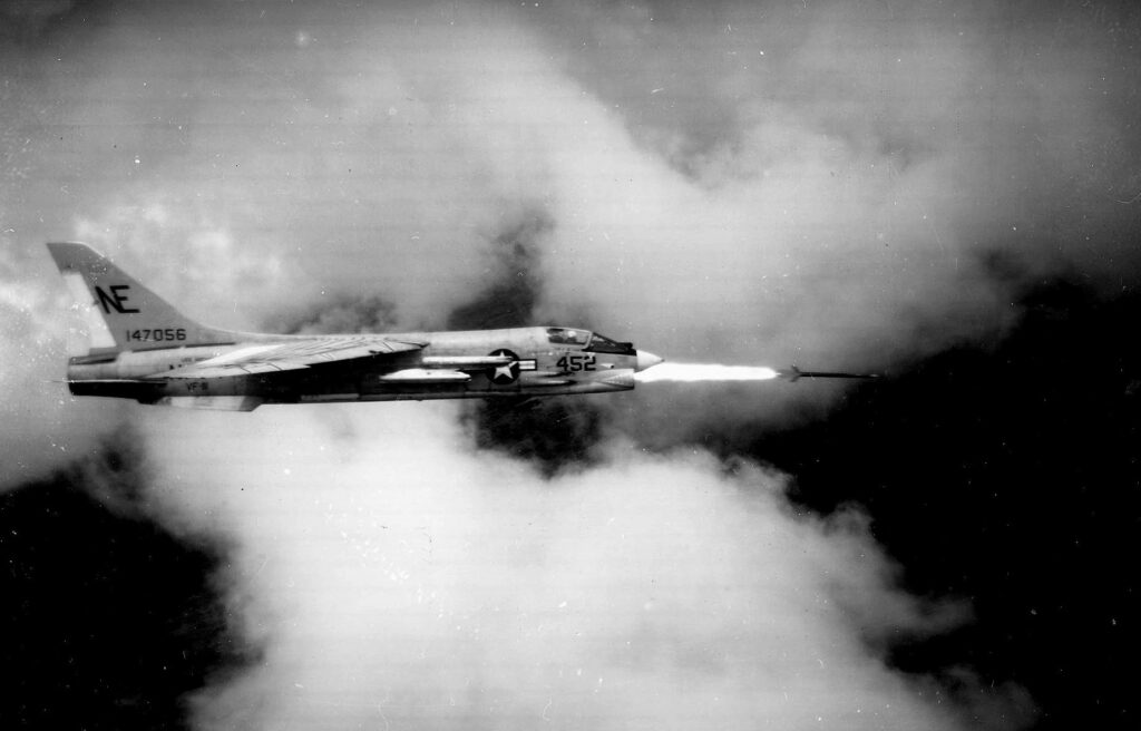 250 ans de l’US Navy et de l’US Marines Corps, volet 18 : le Vought F8U ...