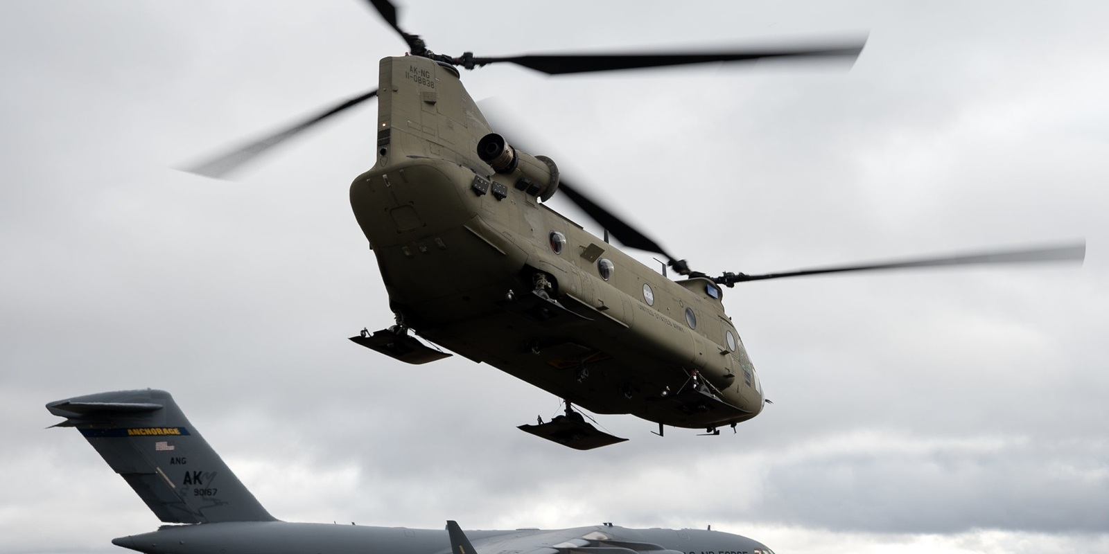 En Alaska des Chinook aux missions... inhabituelles ...