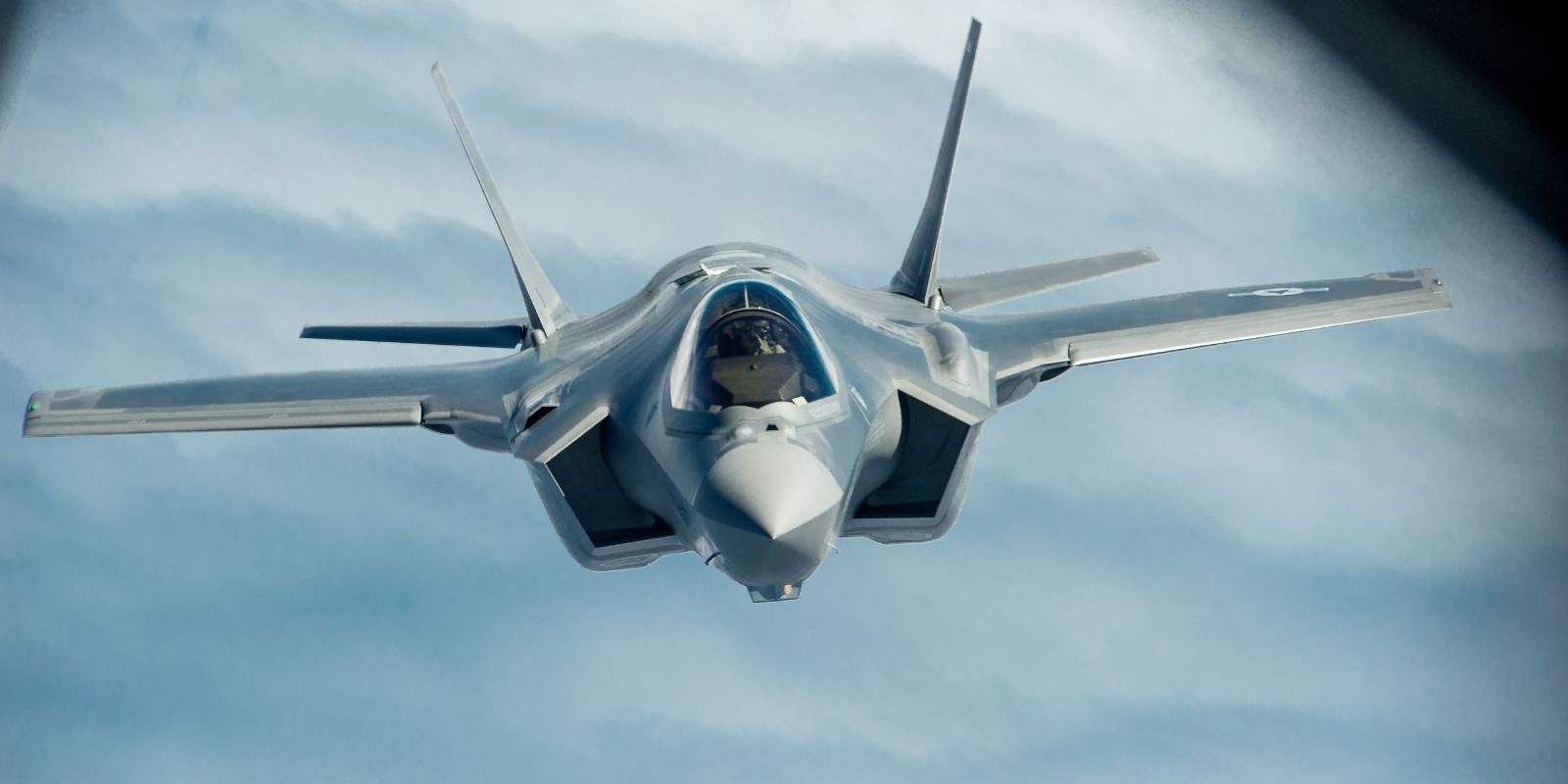 Le F-35A Lightning II "anti-radar" débarque à Misawa au Japon ...