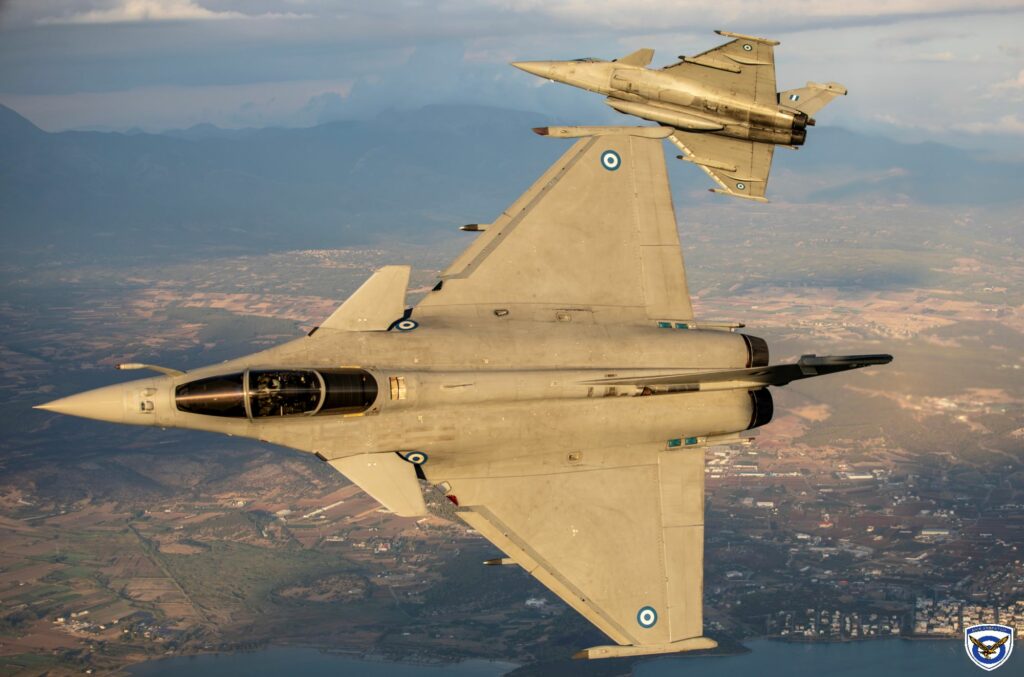 Le Rafale dans tous ses états. — Dossier avionslegendaires.net