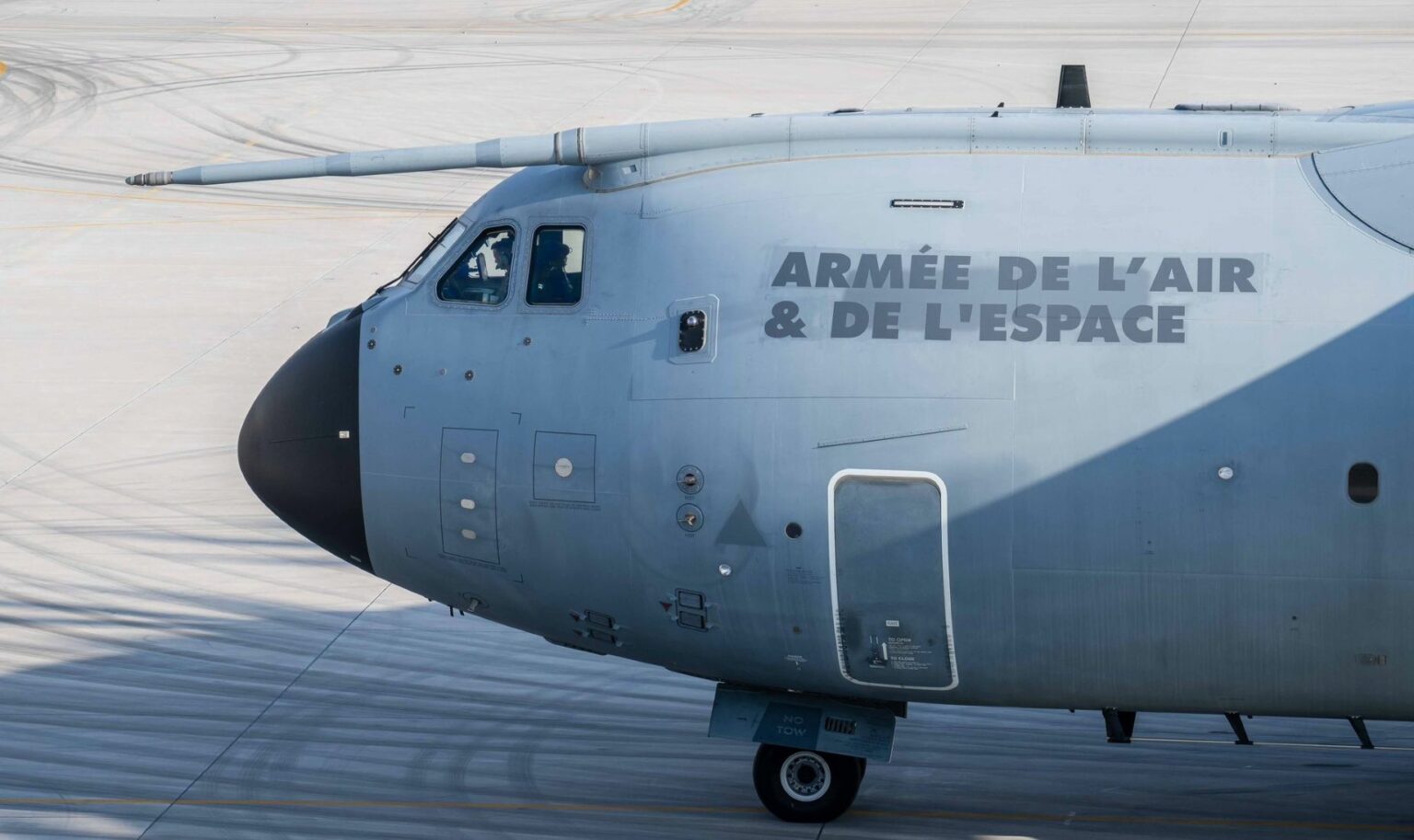A400M Atlas et Rafale aux Émirats Arabes Unis. — avionslegendaires.net