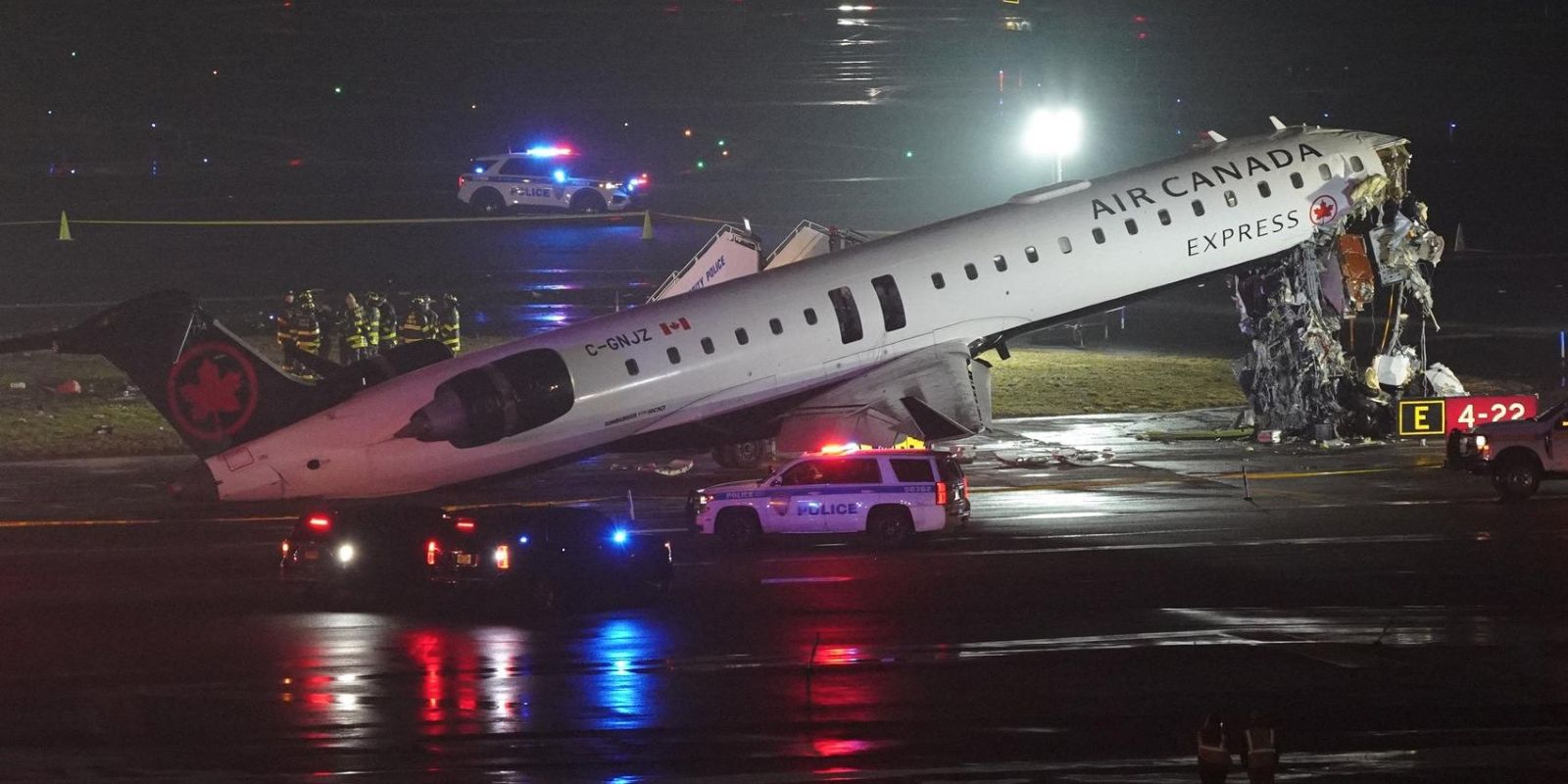 Impressionnant accident d'un CRJ-900 canadien à New York ...