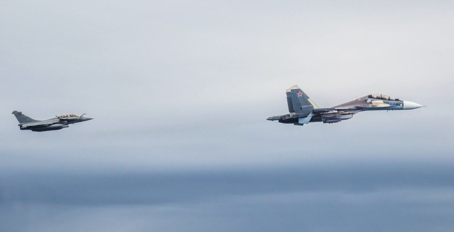 Sukhoi Su-30SM2 Flanker-H contre Rafale F4 en mer Baltique ...