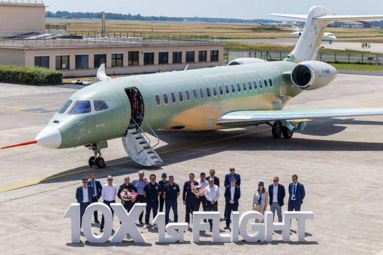 Dassault Aviation a fait voler le prototype de son Falcon 10X ...