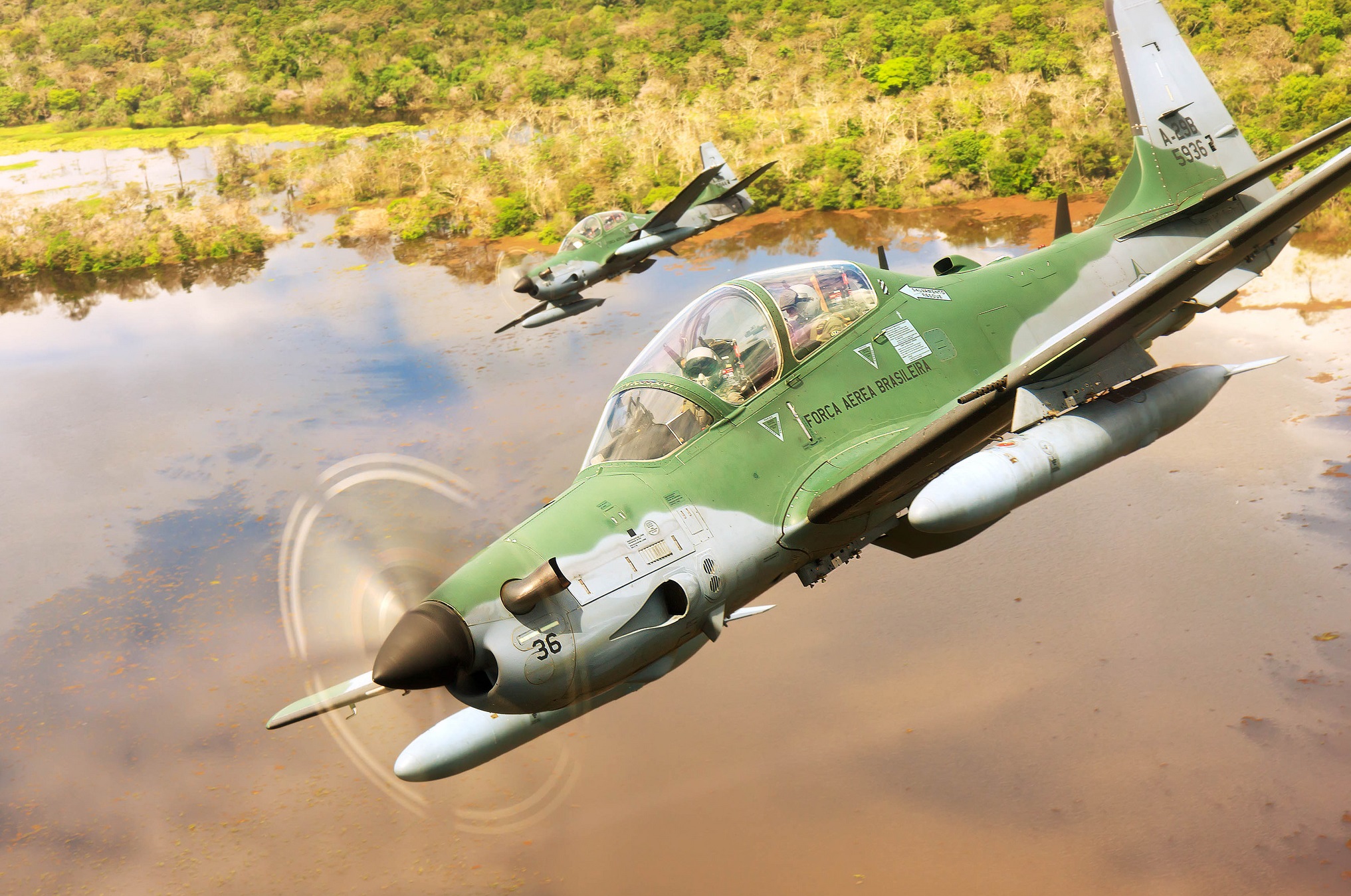 Photo : Super Tucano au-dessus de la forêt amazonienne ...