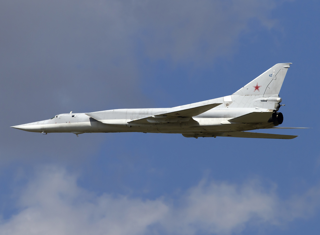 Deux bombardiers russes Tu-26 Backfire interceptés par les forces de l ...