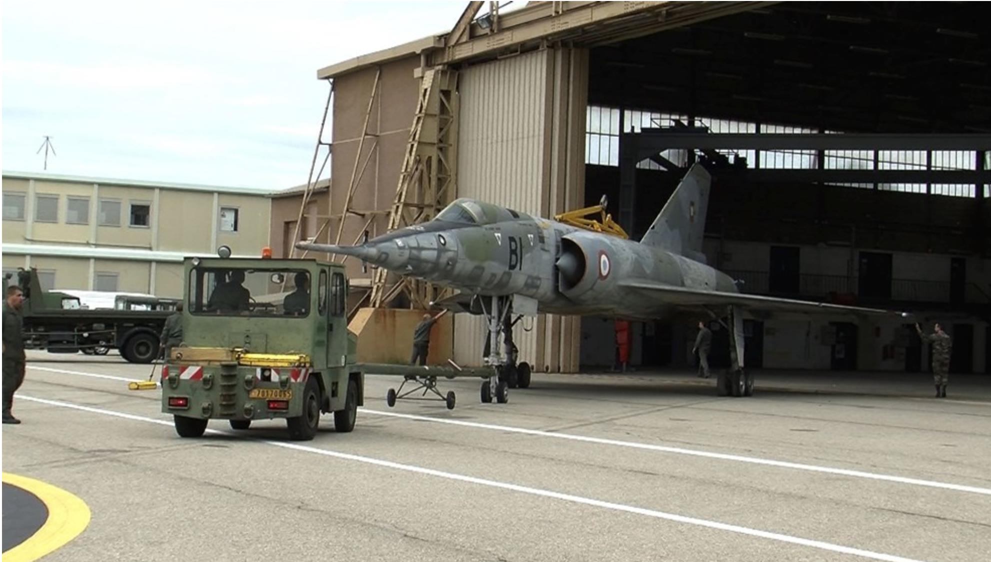 Un Mirage IV sur le tarmac pour les 50 ans des FAS — avionslegendaires.net
