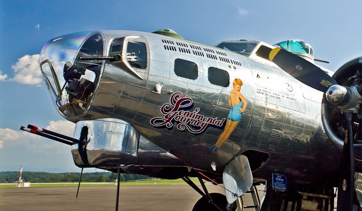 La pin-up, un brin d'érotisme dans un monde viril — Dossier avionslegendaires.net